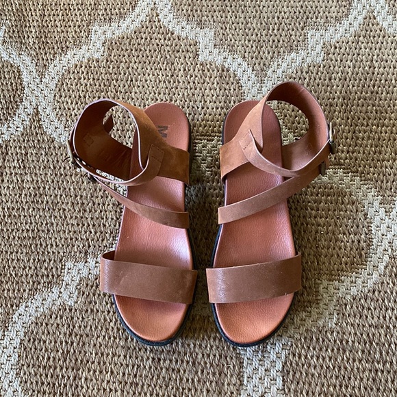 MIA | Shoes | Shoes Classic Leather Sandals | Poshmark